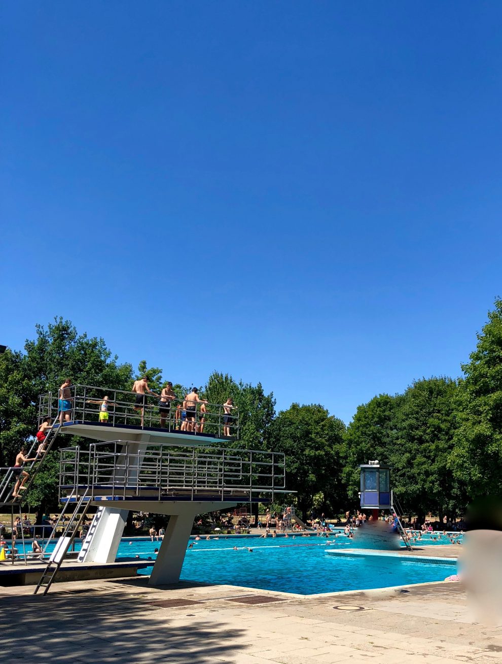Freibad-Aschbger-Pool-5-Meter-Turm – just-not-enough-time.de